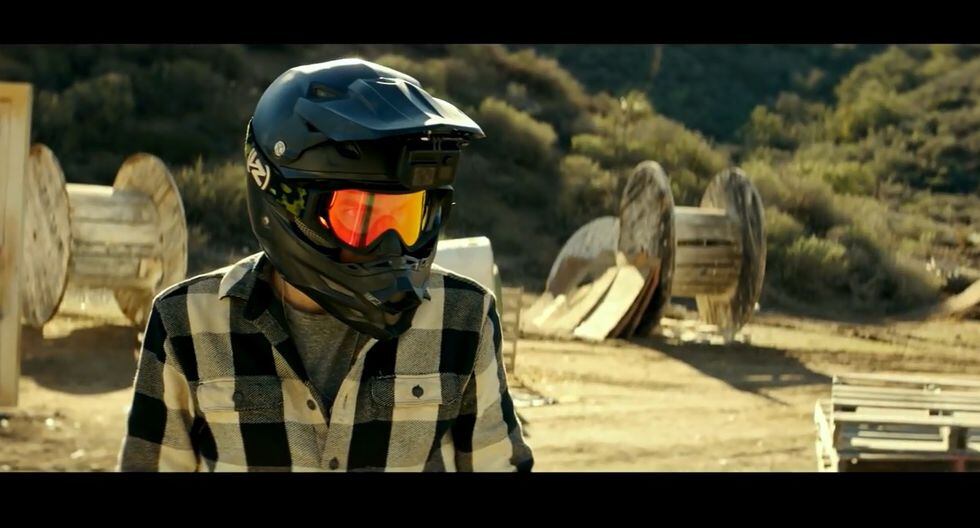 YouTube: Becky G rescata a un perro robot en el tráiler de "AXL" | VIDEO Cine | NOTICIAS EL ...