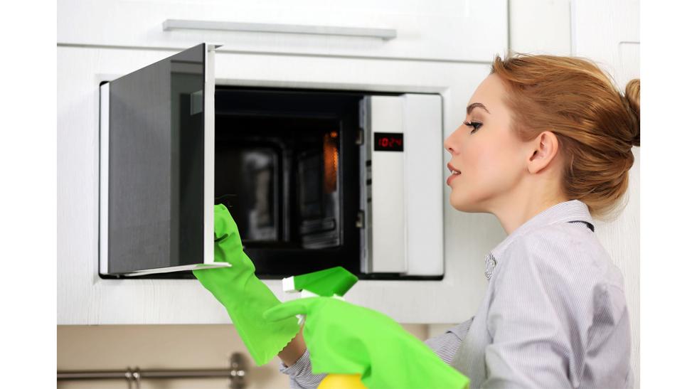Guía práctica para mantener limpio el microondas en 5 pasos | CASA-Y ...