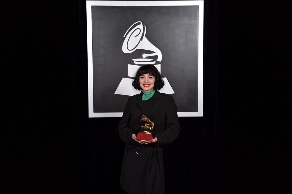 Mon Laferte y la vez que mostró los pechos como protesta a la crisis de ...