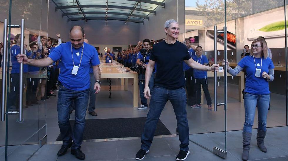 Los selfies de Tim Cook con los fans de Apple por el iPhone 6 | PAGINAS ...